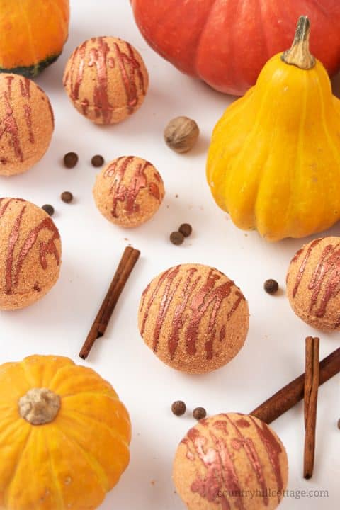 DIY Pumpkin Spice Bath Bombs – 3 Fall Homemade Bath Bomb Recipes