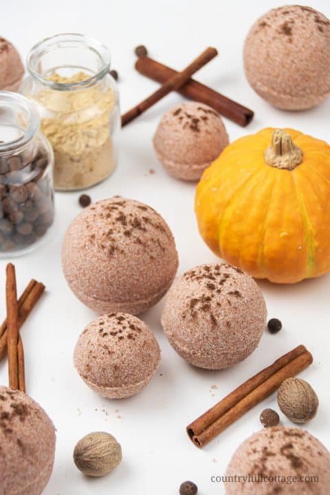 DIY Pumpkin Spice Bath Bombs – 3 Fall Homemade Bath Bomb Recipes