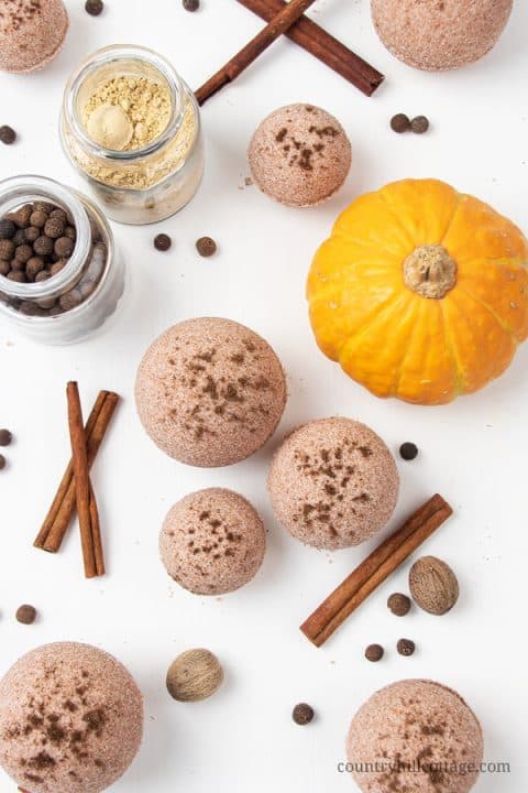 DIY Pumpkin Spice Bath Bombs – 3 Fall Homemade Bath Bomb Recipes