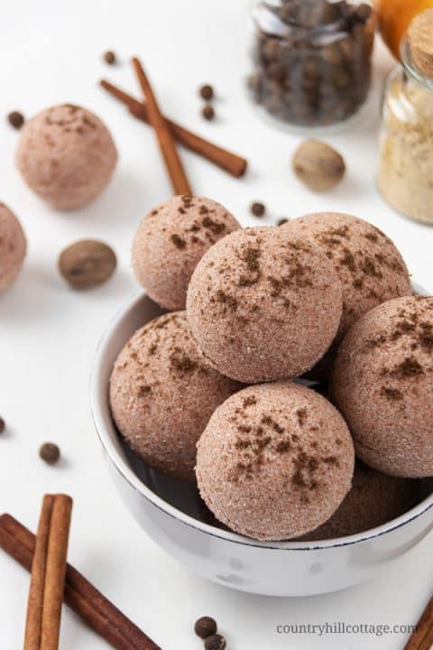 DIY Pumpkin Spice Bath Bombs – 3 Fall Homemade Bath Bomb Recipes