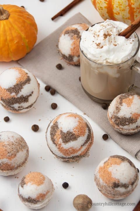 DIY Pumpkin Spice Bath Bombs – 3 Fall Homemade Bath Bomb Recipes