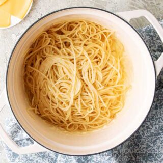 Spaghetti Mac and Cheese {Easy 1 Pot Recipe}